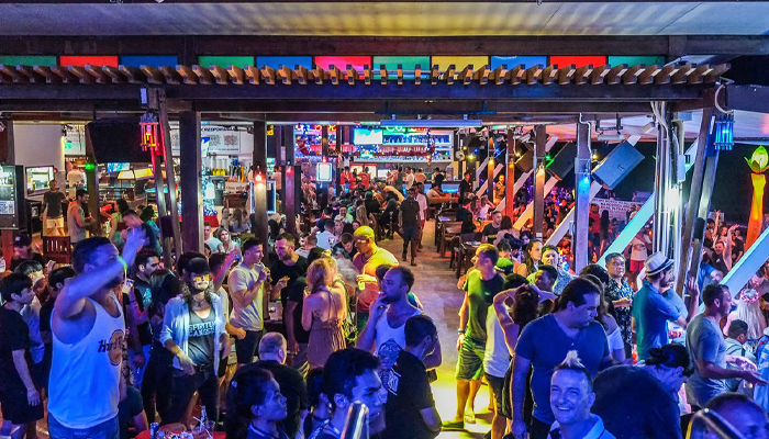 ARK Bar Beach บาร์เหล้าปาร์ตี้ริมชายหาดที่เกาะสมุย