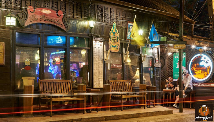 River Side Bar Restaurant บาร์ที่ได้รับความนิยมอย่างท่วมท้น