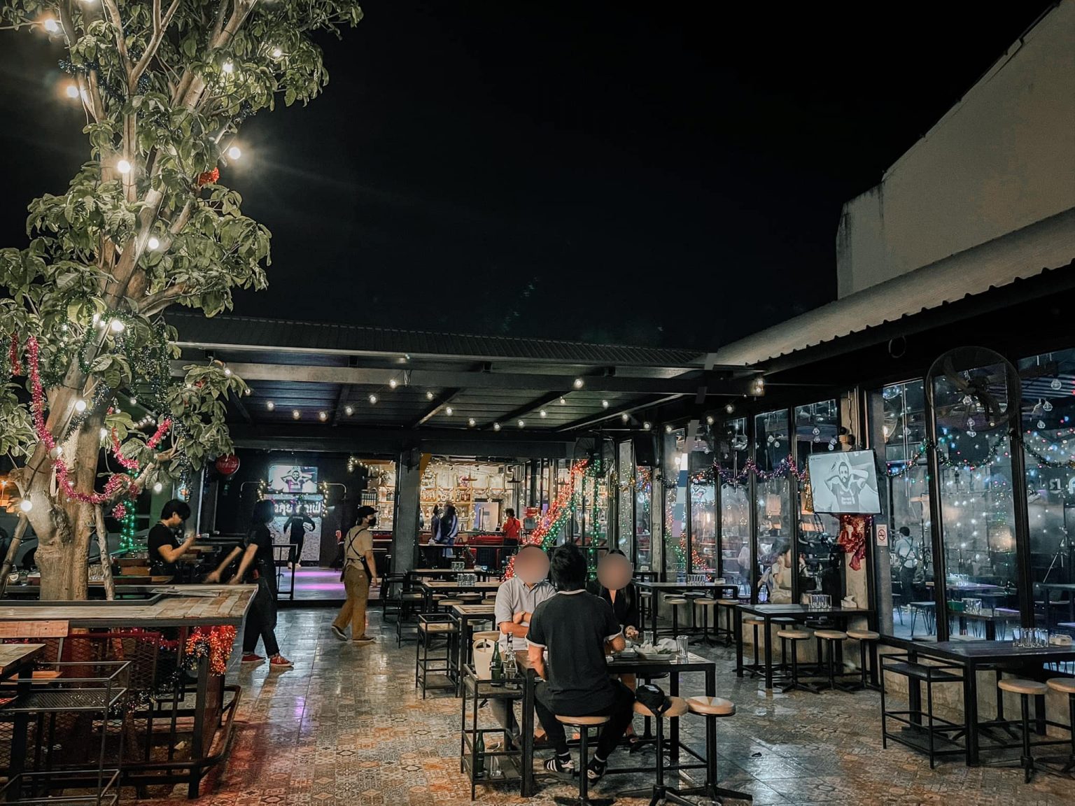 ฉลุย Café ร้านเหล้ากึ่งผับสนุกสุดมันส์ - awaygpub.com